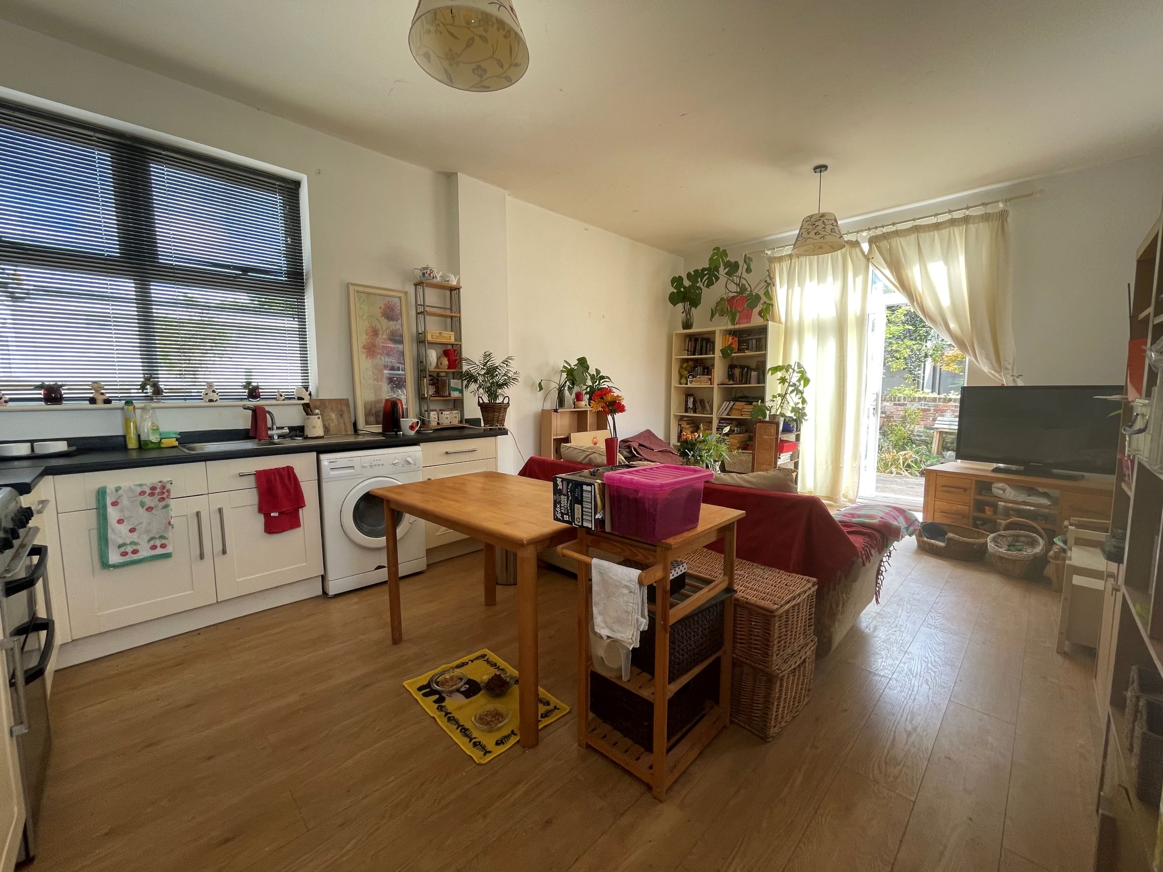 Garden flat with private entrance for investment – The Letting Specialist