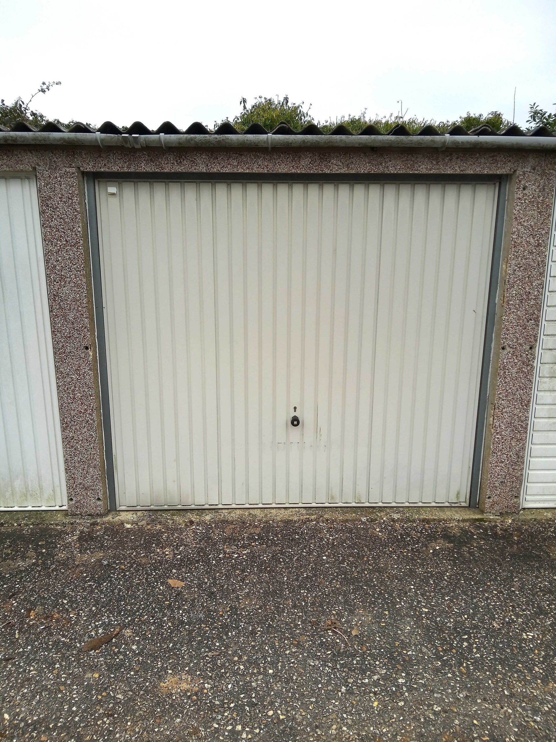 Garage situated in Crawley – The Letting Specialist
