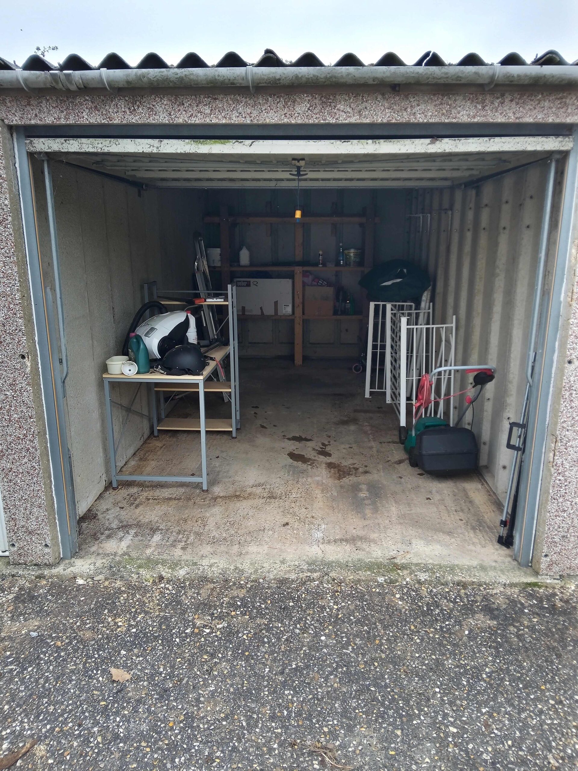 Garage situated in Crawley – The Letting Specialist